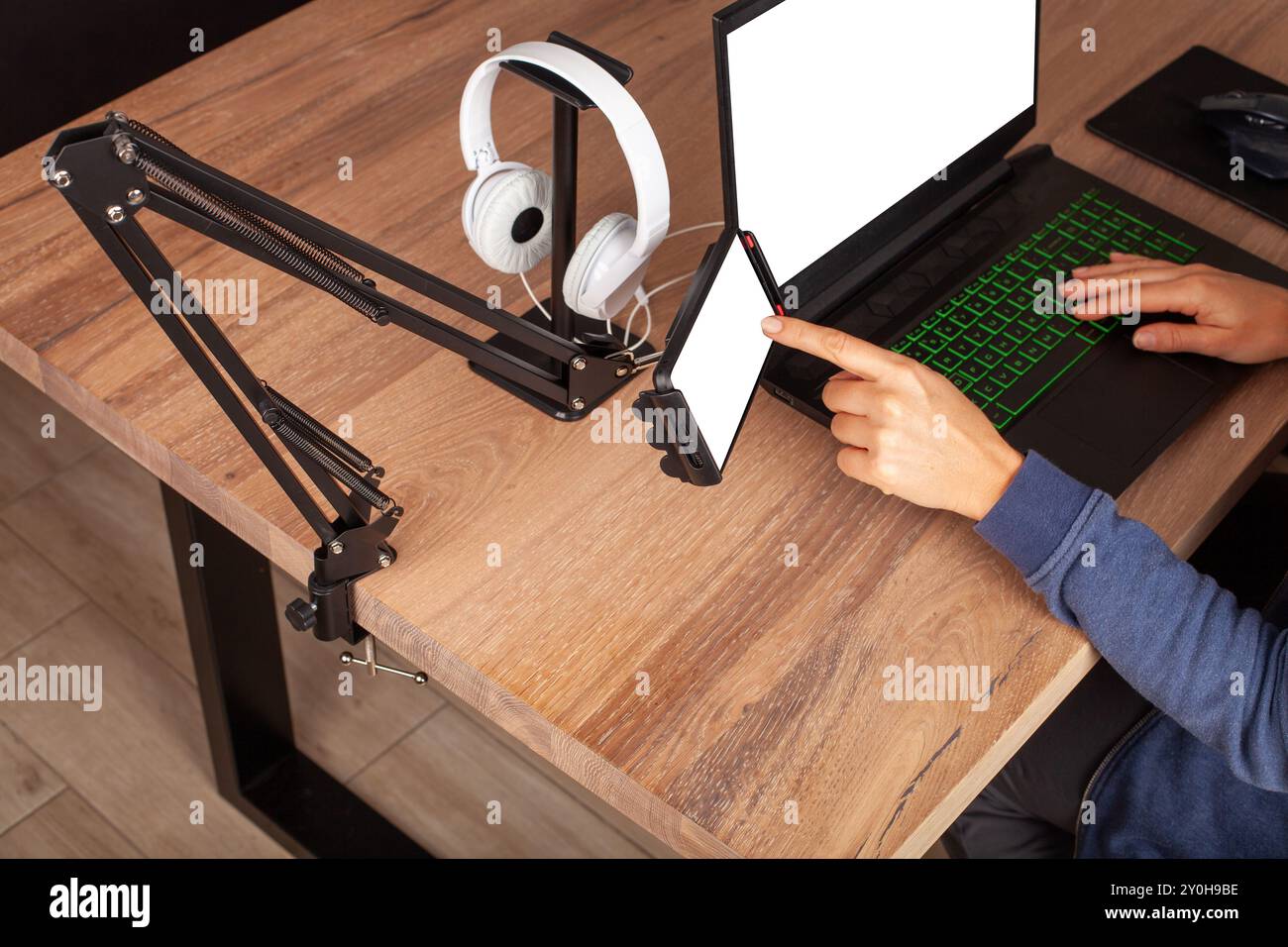 Minimalist office desk setup hi-res stock photography and images - Alamy
