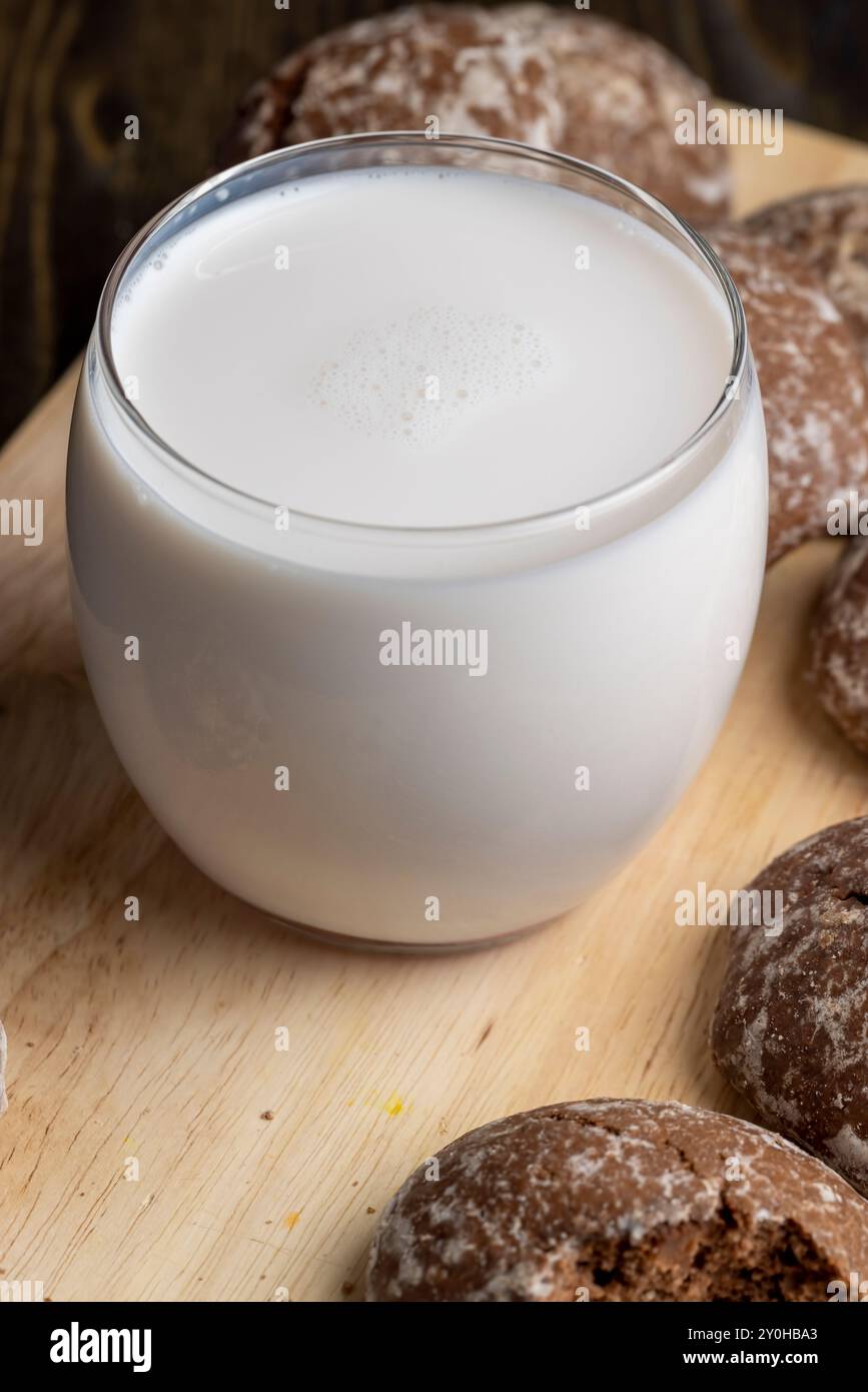 Fresh chocolate gingerbread and mill milk, fresh cow's milk poured into ...