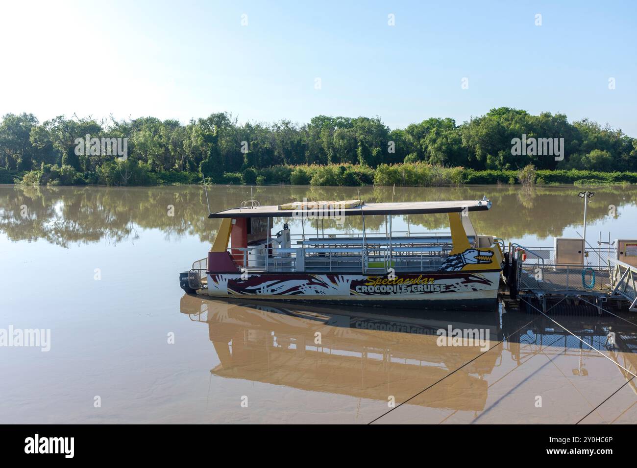 Tour tours excursion excursions boat tourist sculpture freshwate hi-res ...