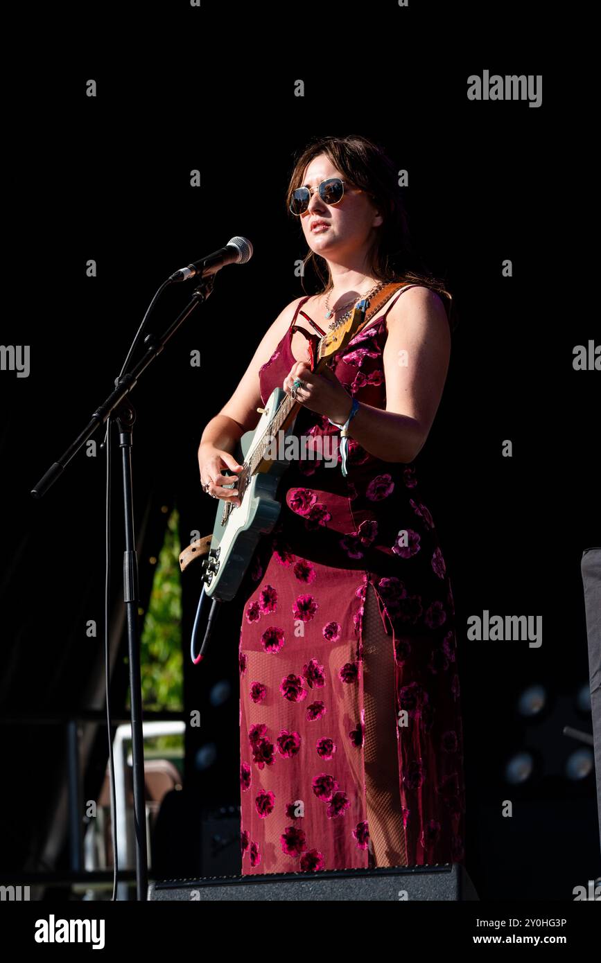 BLUE BENDY, CONCERT, 2024: American folk siner Jess Williamson – who ...