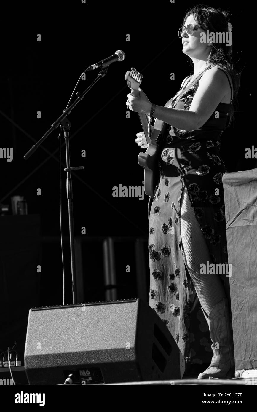 BLUE BENDY, CONCERT, 2024: American folk siner Jess Williamson – who ...