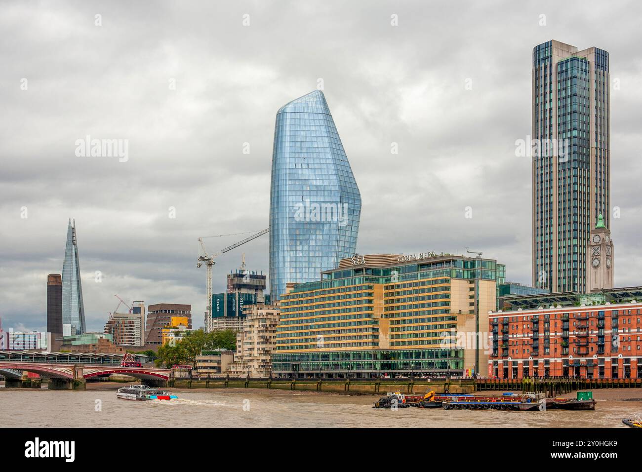 Iconic buildings in london hi-res stock photography and images - Alamy