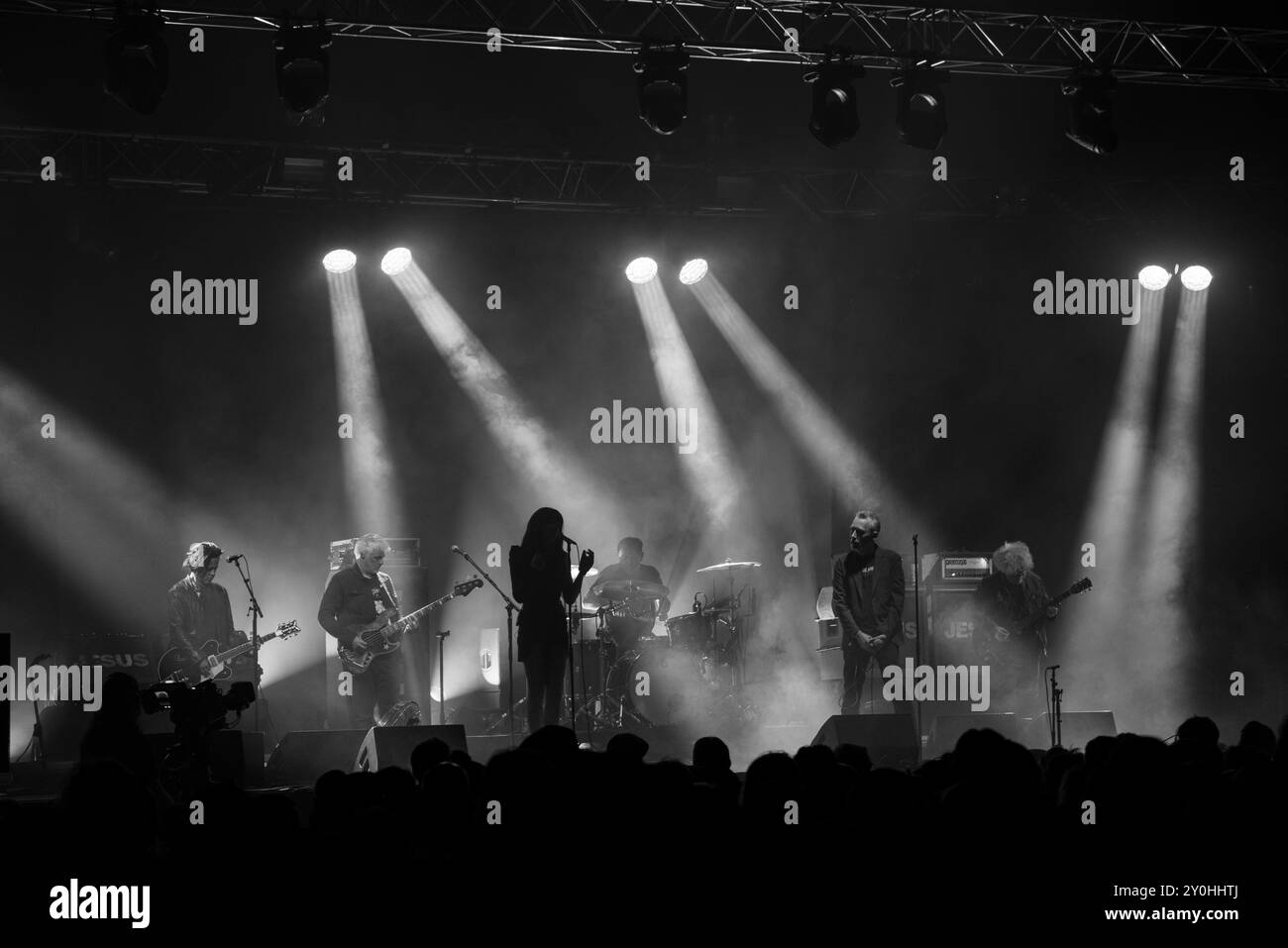 THE JESUS AND MARY CHAIN, CONCERT, 2024: Full band view from the sound ...