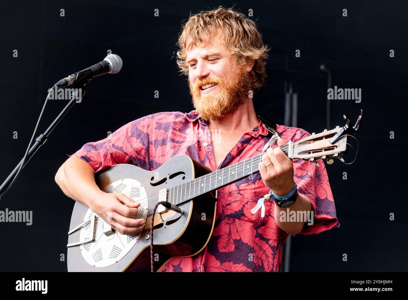 JOHNNY FLYNN, CONCERT, 2024: Actor and singer Johnny Flynn playing a ...
