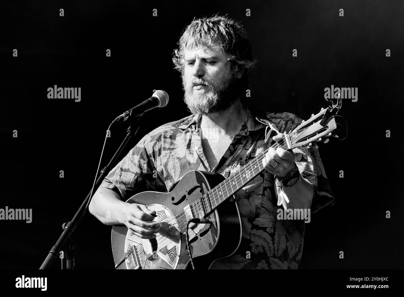 JOHNNY FLYNN, CONCERT, 2024: Actor and singer Johnny Flynn playing a ...