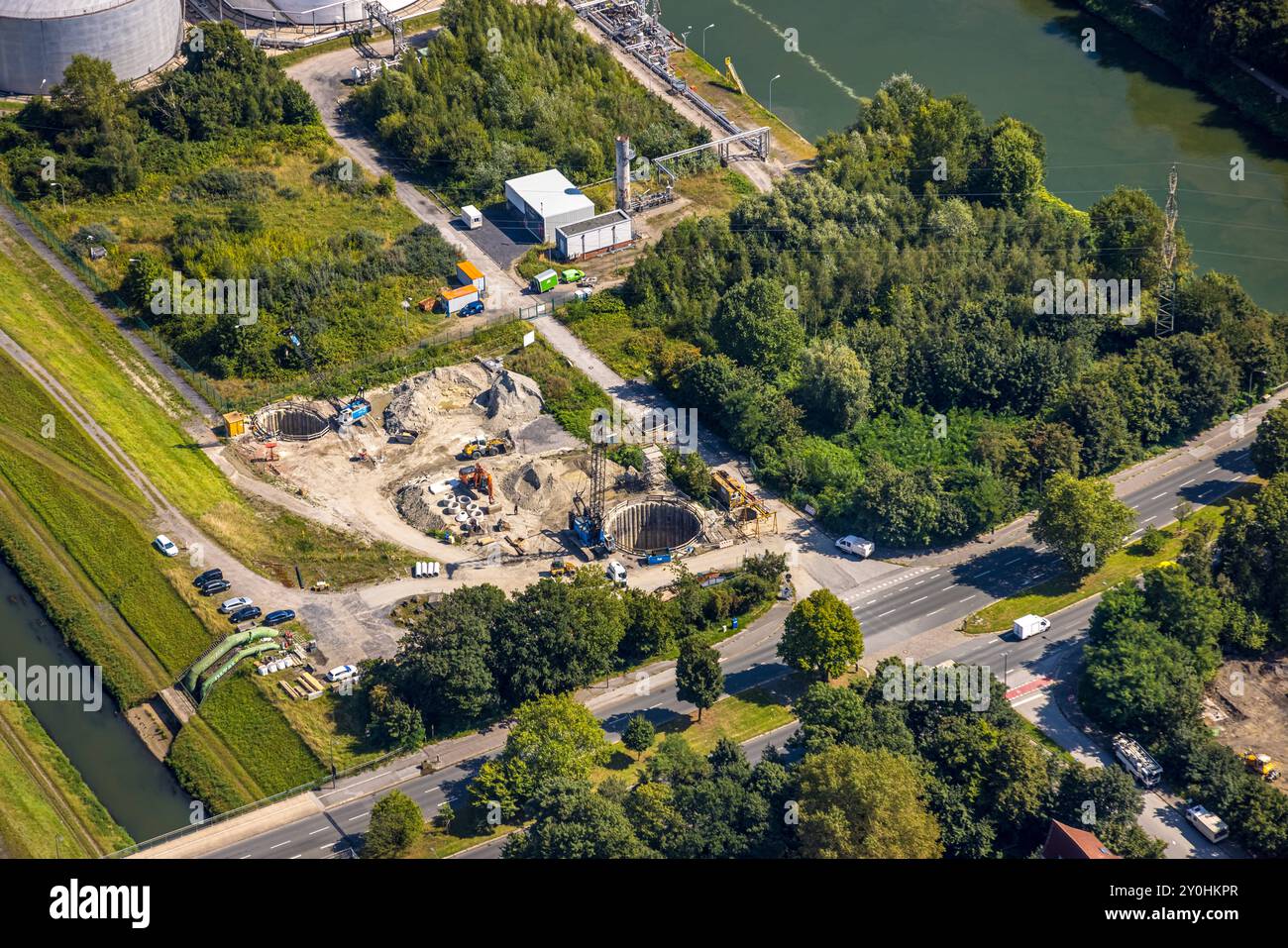 Luftbild, Raffineriehafen der BP Gelsenkirchen GmbH, Tanklager am Rhein ...