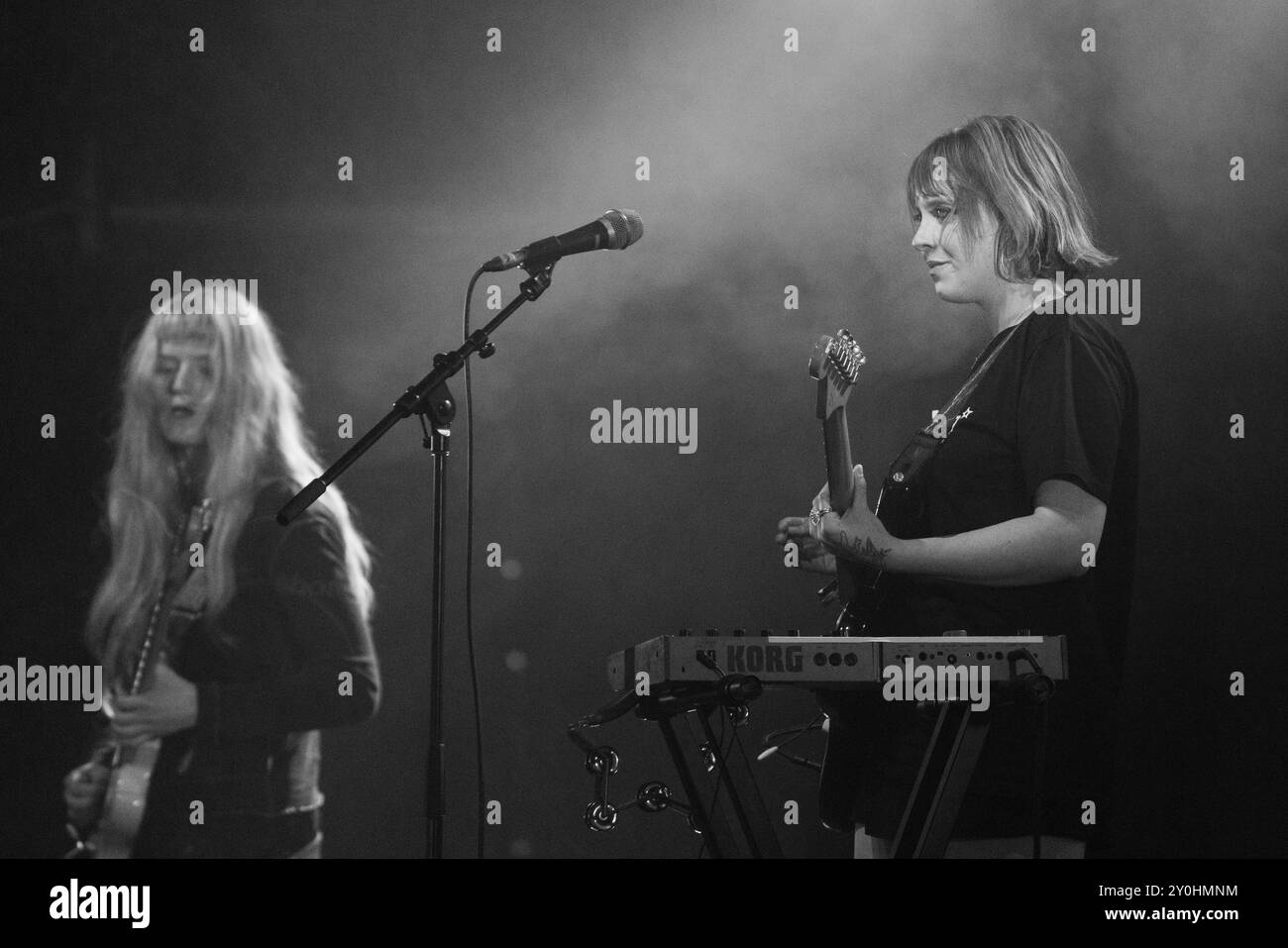 LOME GARDEN, CONCERT, 2024: Chloe Howard from the band Lime Garden play ...