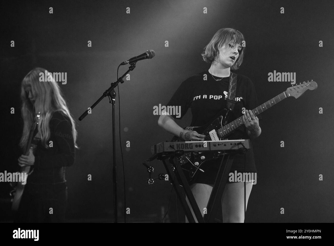 LOME GARDEN, CONCERT, 2024: Chloe Howard from the band Lime Garden play ...