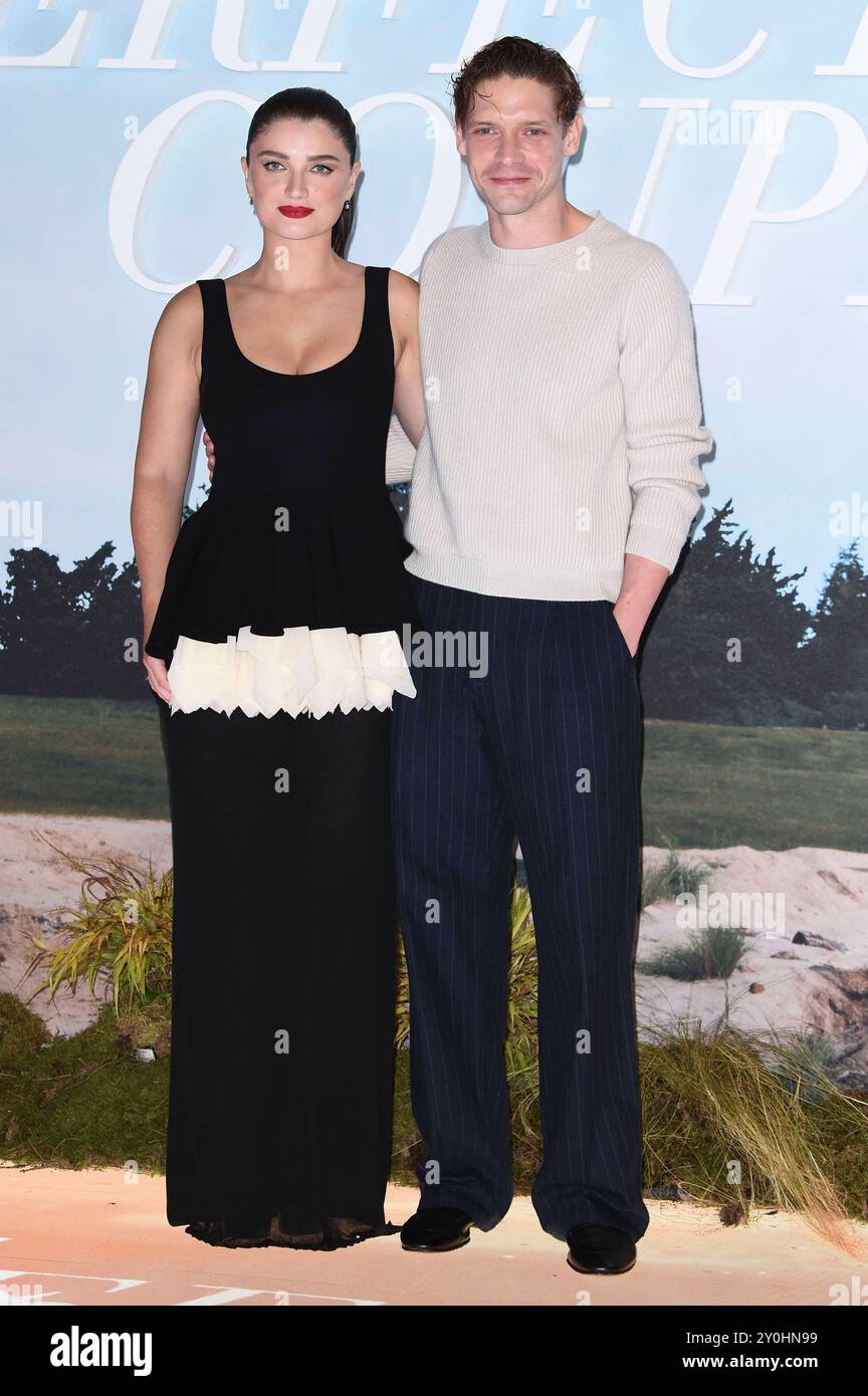 Eve Hewson und Billy Howle bei der Premiere der Netflix Mini-Serie The ...