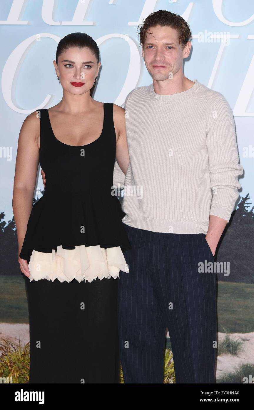 Eve Hewson und Billy Howle bei der Premiere der Netflix Mini-Serie The ...