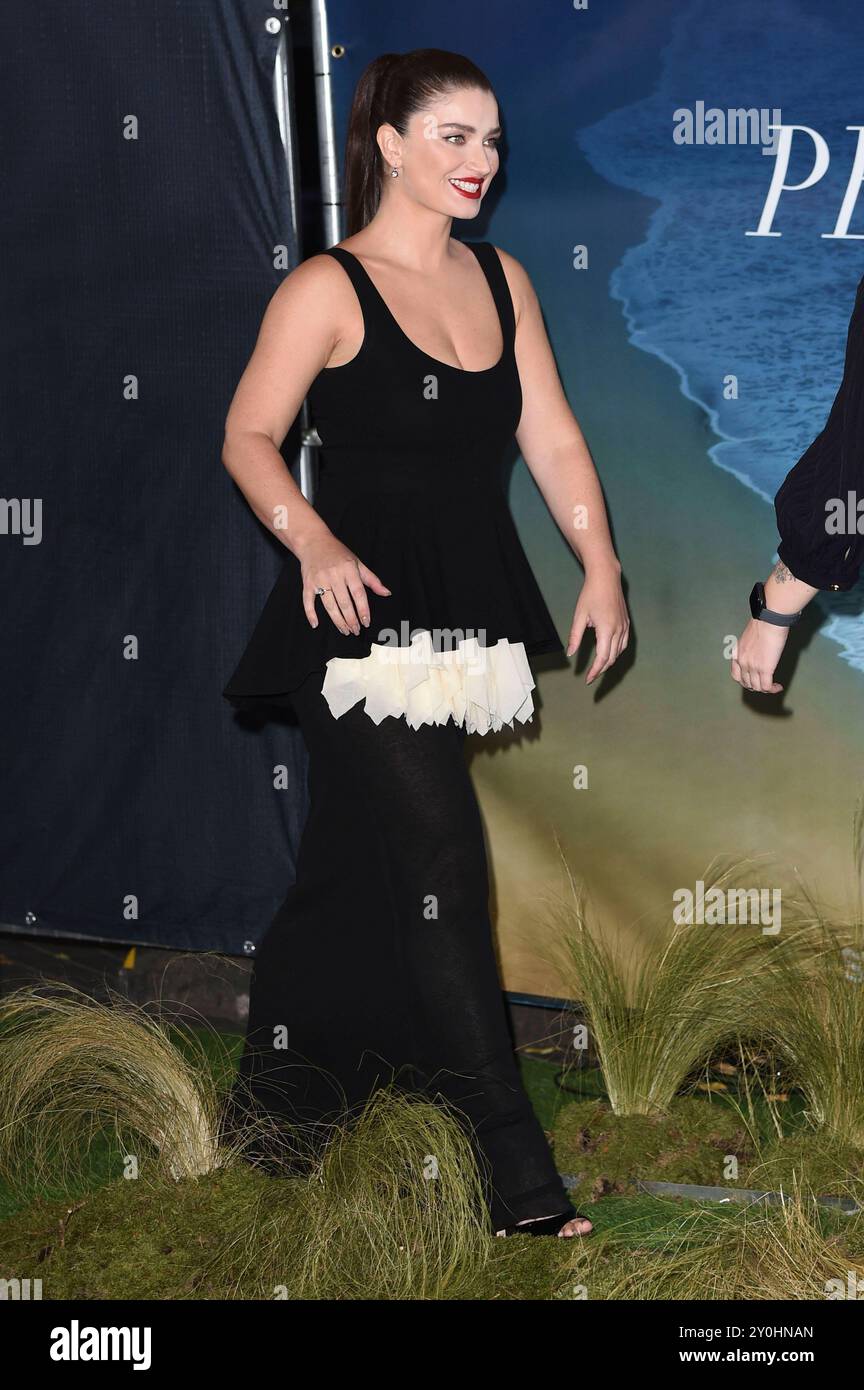 Eve Hewson bei der Premiere der Netflix Mini-Serie The Perfect Couple ...