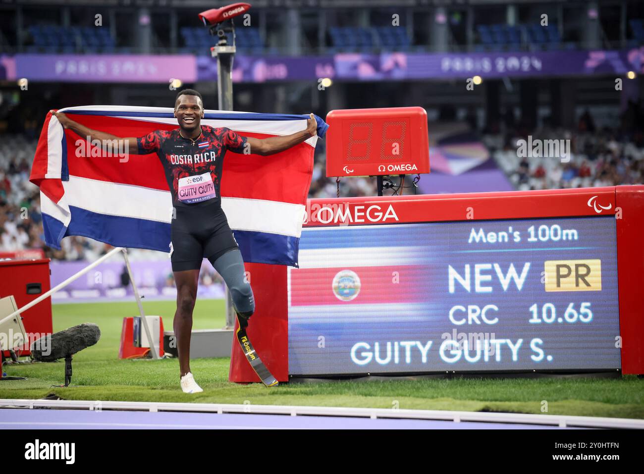 Sherman Isidro Guity Guity of Costa Rica celebrates after winning gold ...