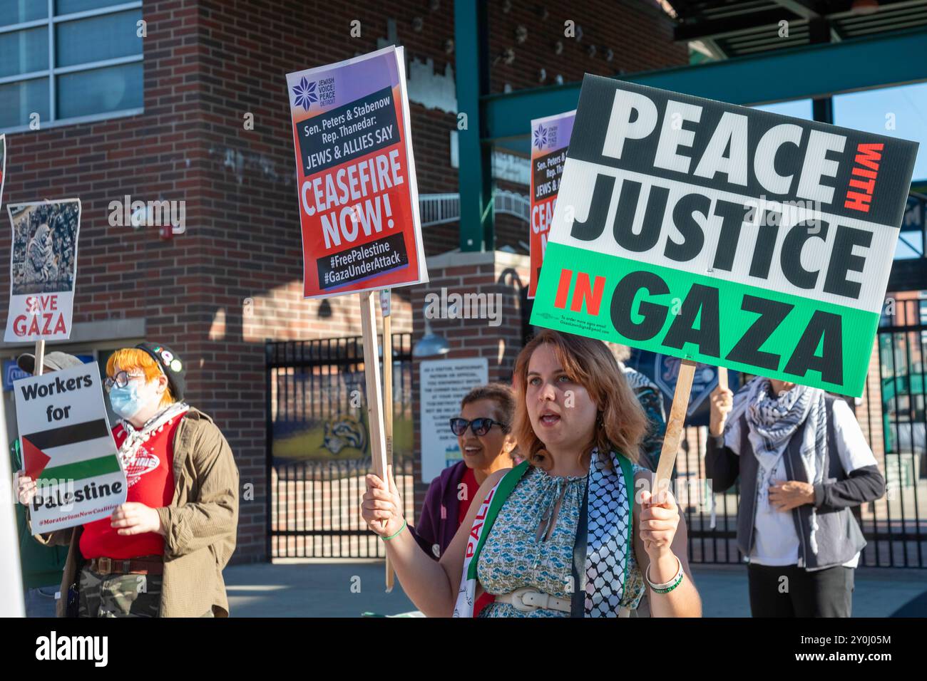 Peace day parade hi-res stock photography and images - Alamy