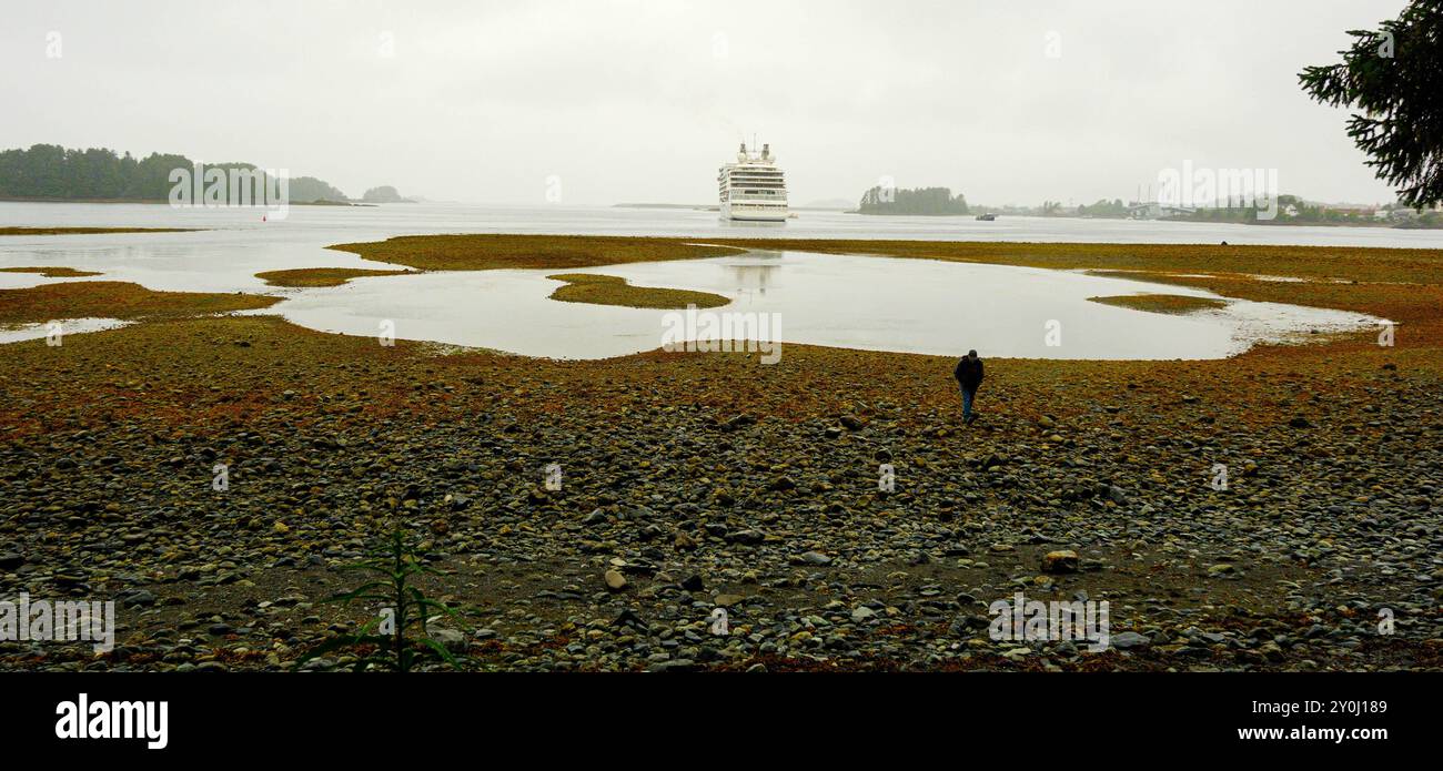 Cruise Ship at Low Tide Stock Photo - Alamy