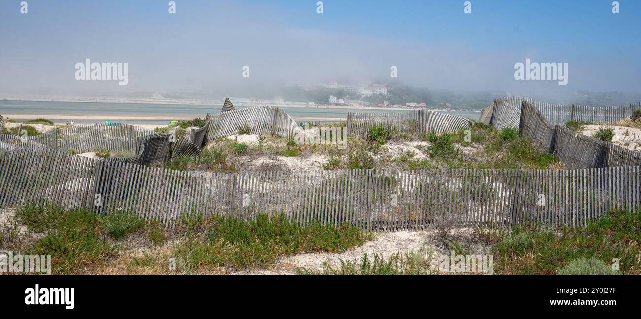 Dune protection fence on Obidos Lagoon beach Stock Photo - Alamy