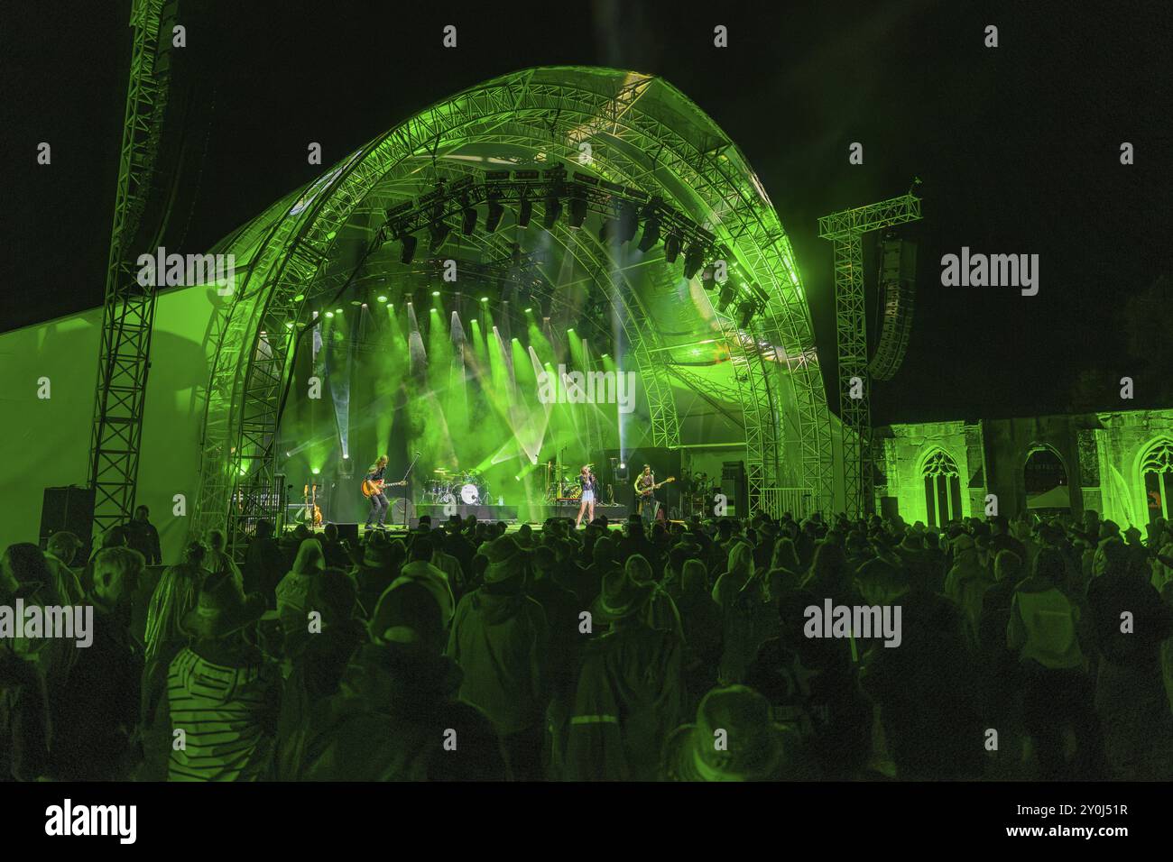 Concert front view stage crowd hi-res stock photography and images - Alamy
