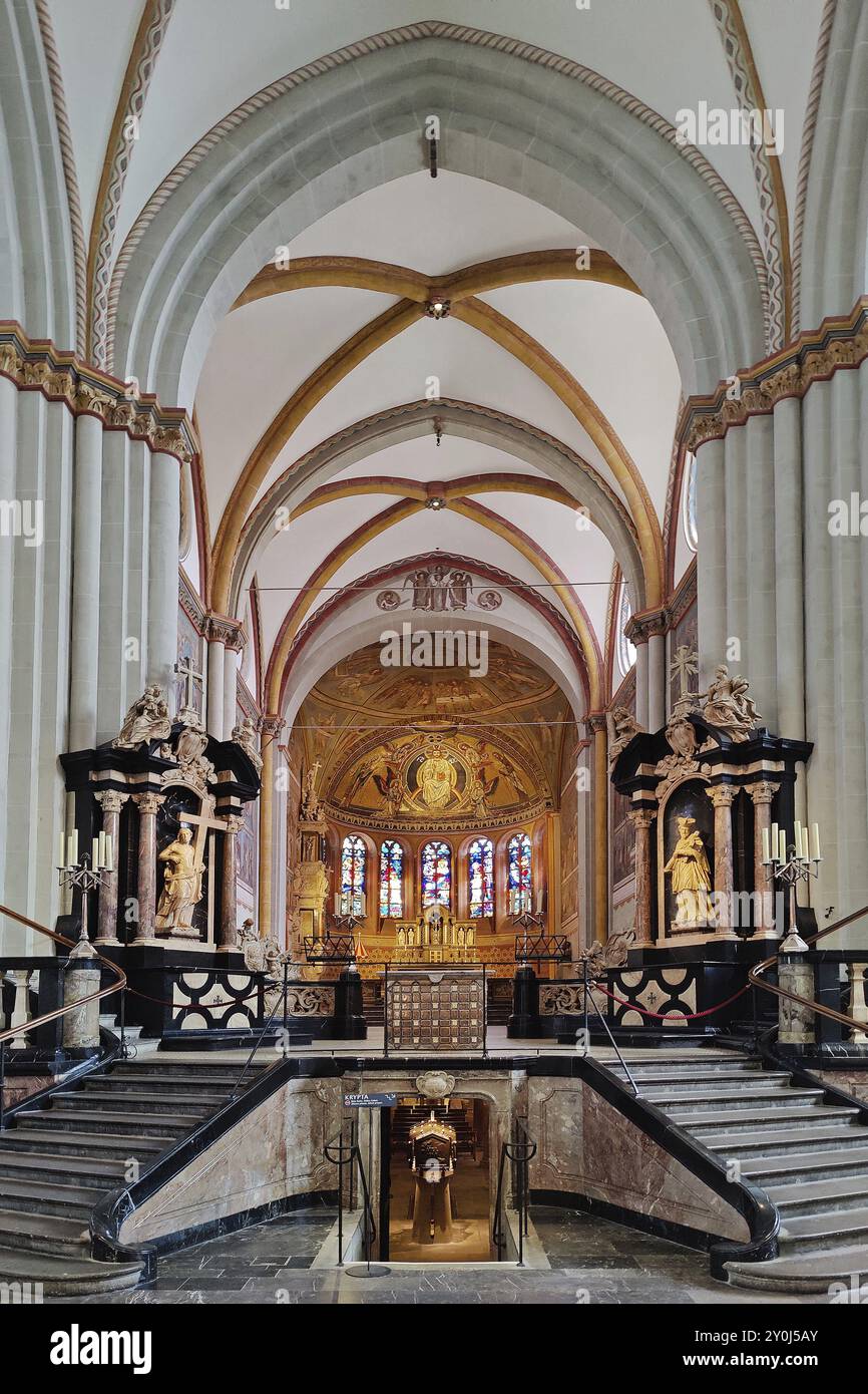 Interior view of Bonn Minster, nave with view of the east apse and ...