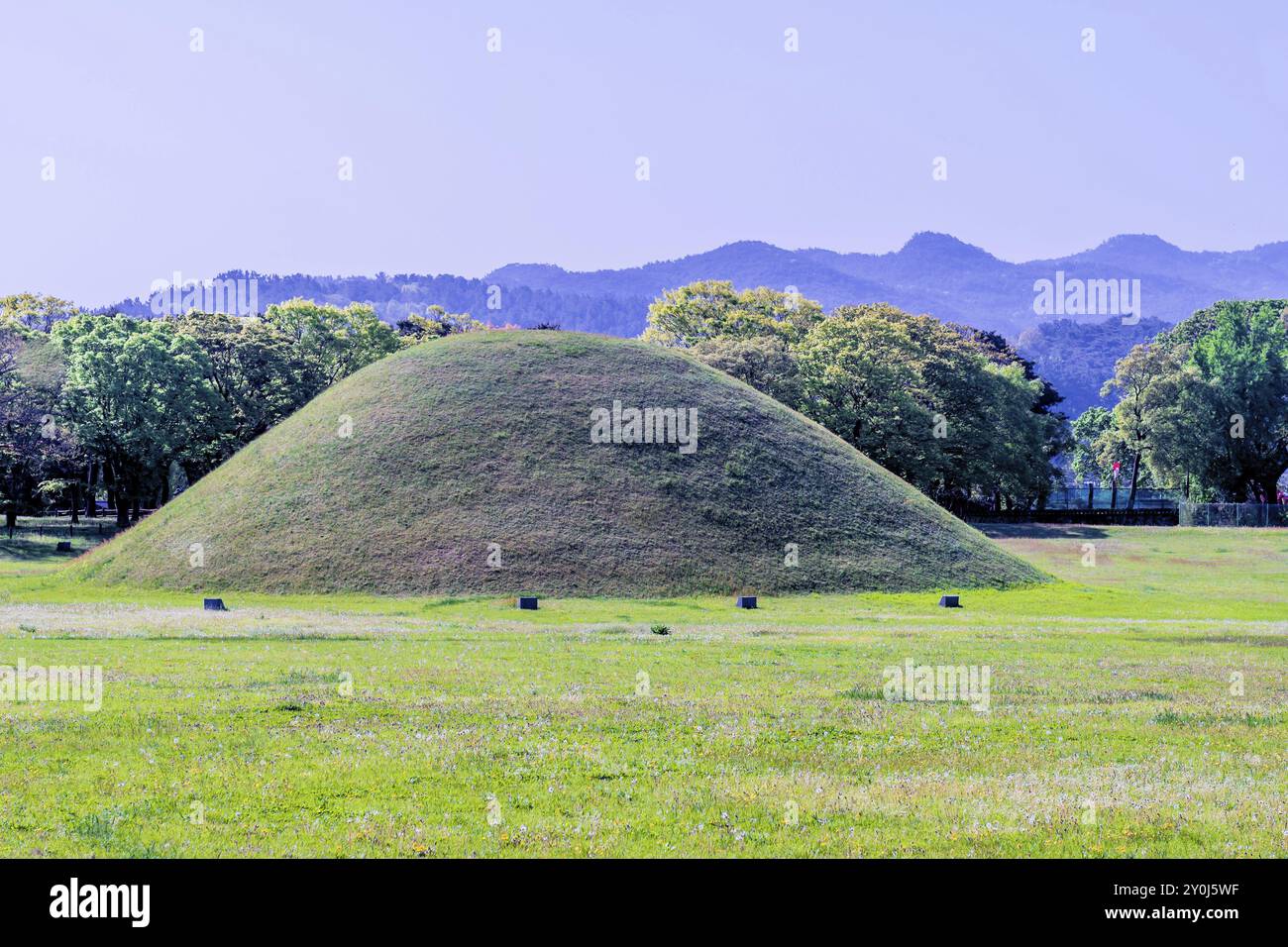 Large mound of royal tomb in Gyeongju city, South Korea, Asia Stock ...