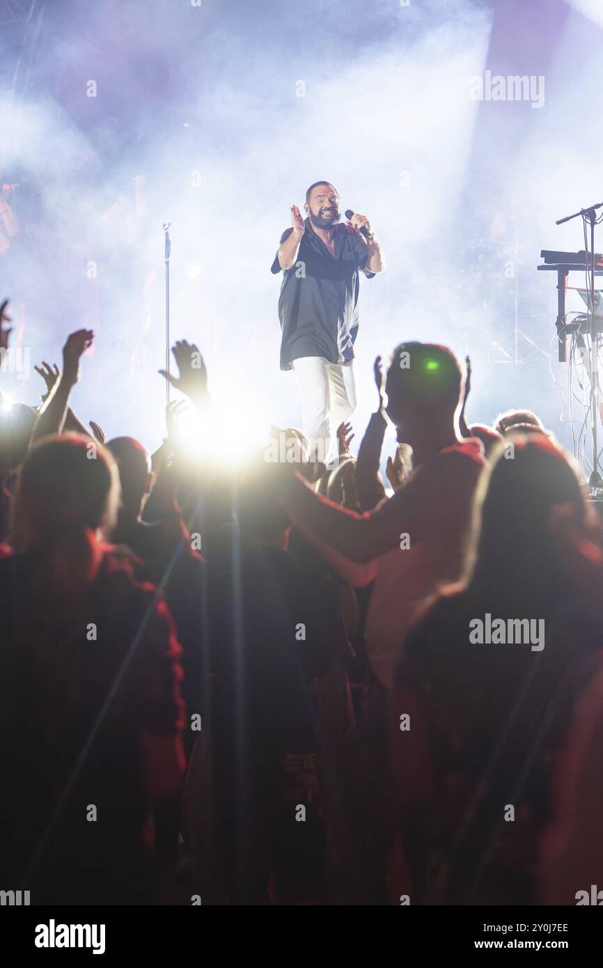 Crowd shot gig hi-res stock photography and images - Alamy