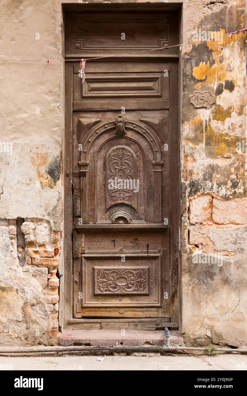 One door havana hi-res stock photography and images - Alamy