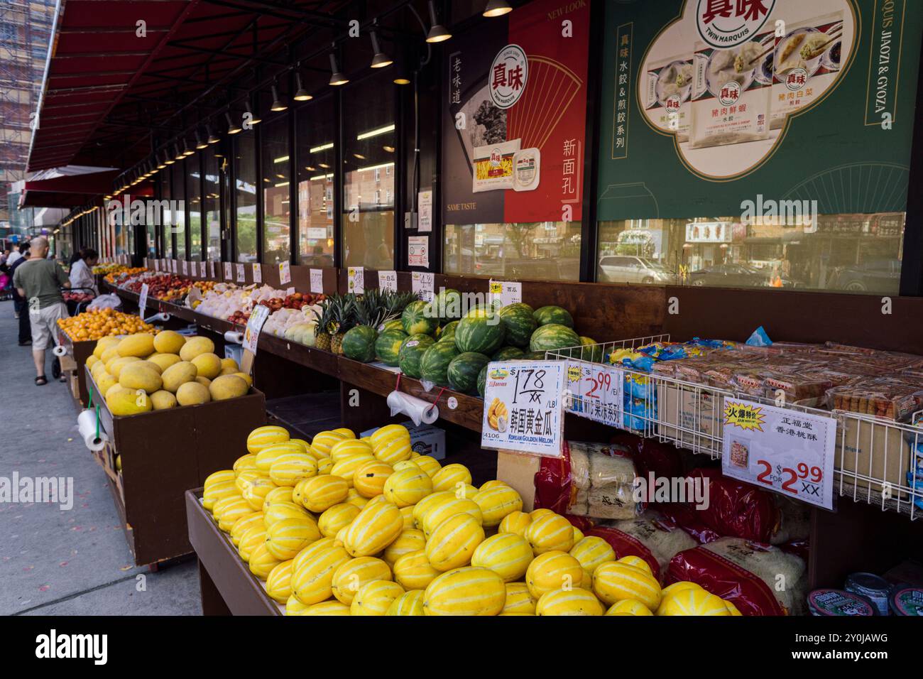 Mandarin Town in Flushing, Queens. Subzi Bazaar supermarket Stock Photo ...