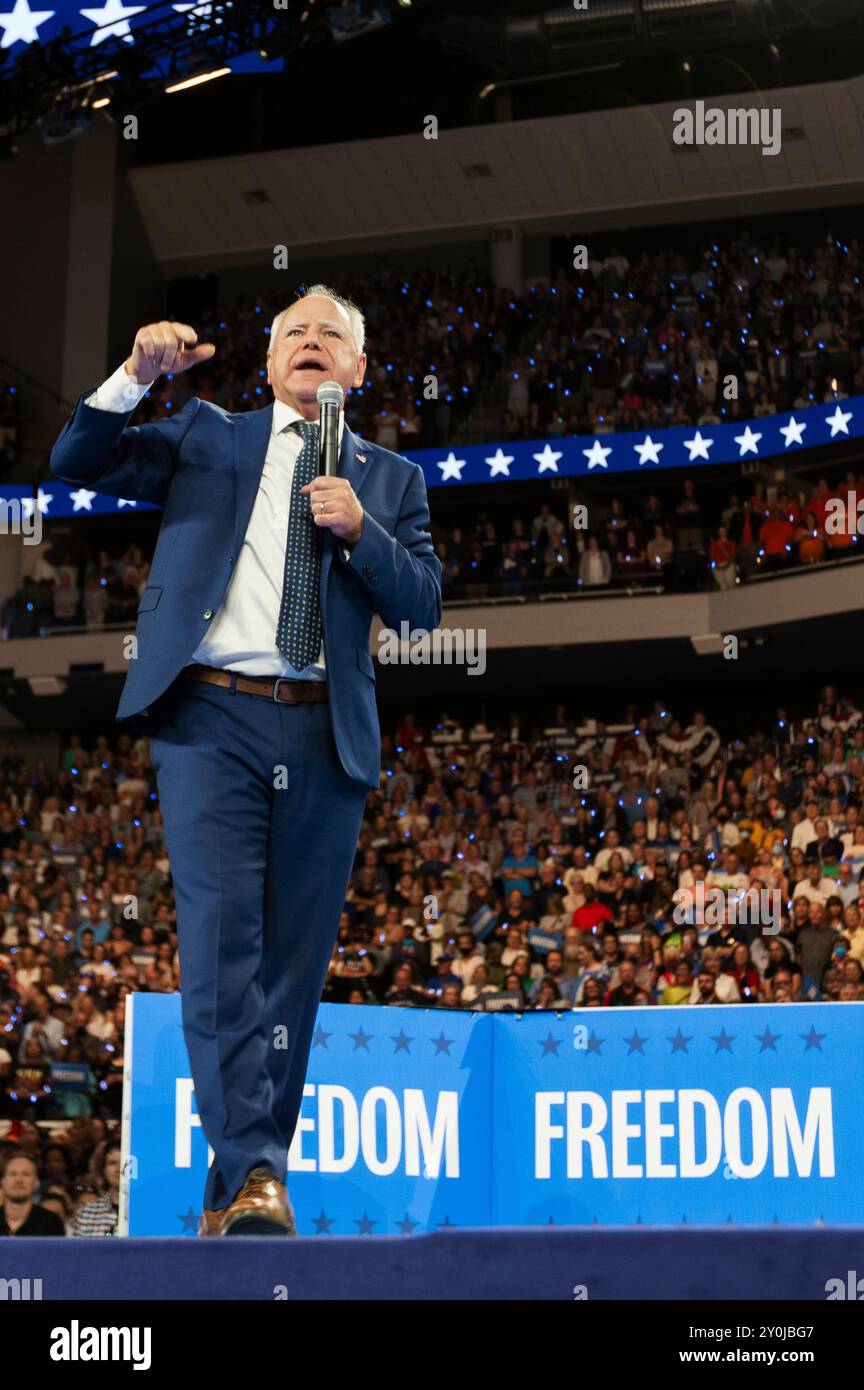 Tim walz governor hi-res stock photography and images - Alamy