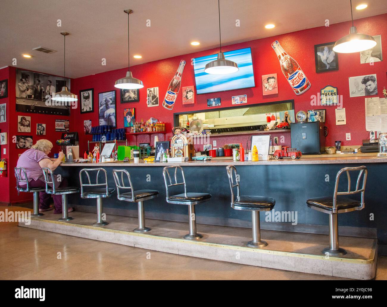 1950s diner kitchen hi-res stock photography and images - Alamy
