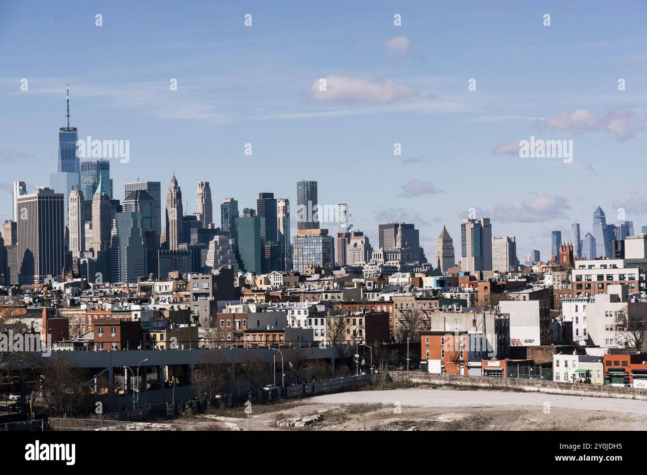 Vue of Downtown Brooklyn and Lower Manhattan from Gowanus channel Stock ...