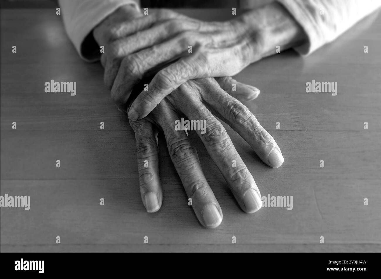 The old woman's hand Stock Photo - Alamy