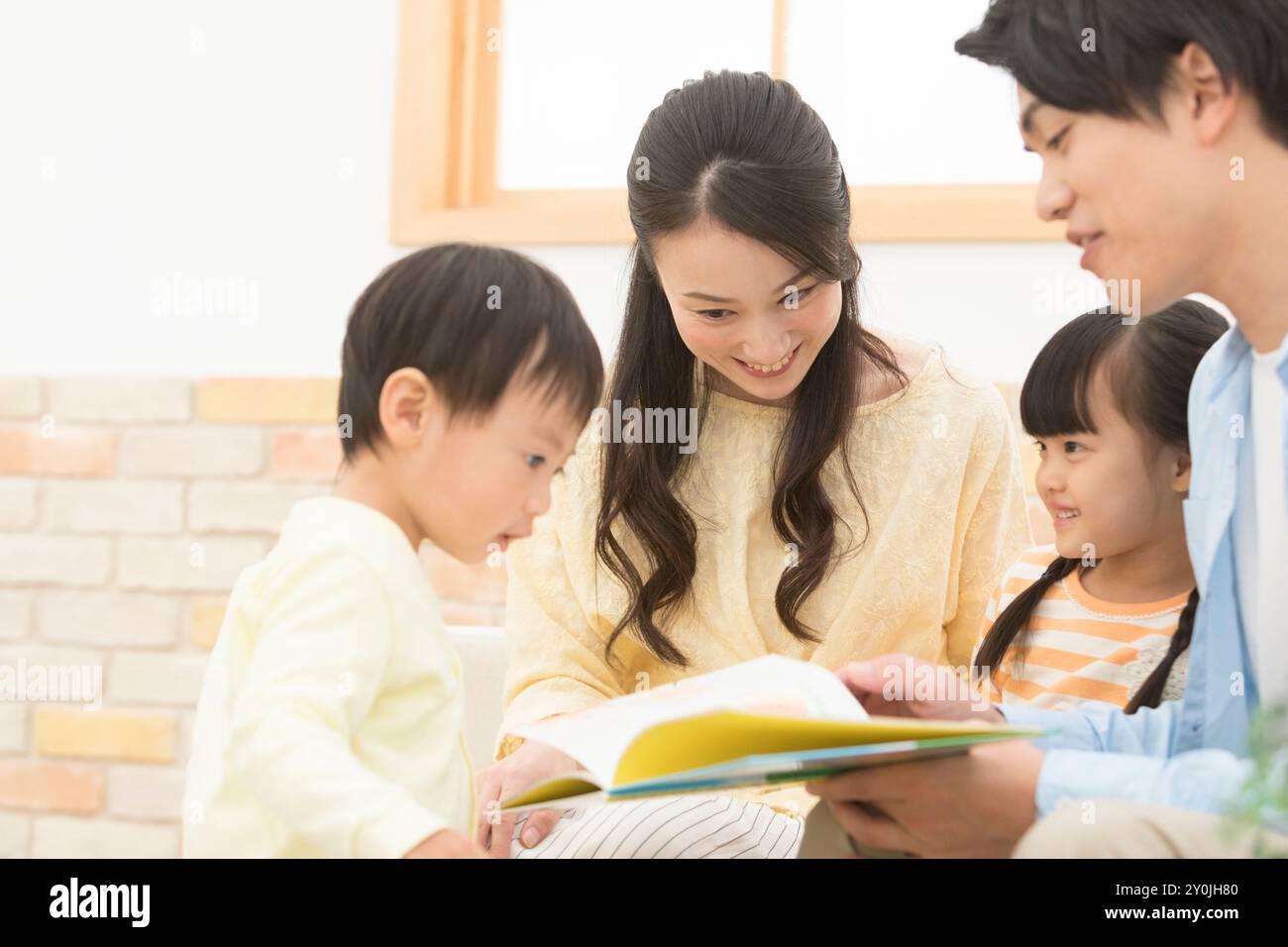 Picture man children sitting hi-res stock photography and images - Alamy
