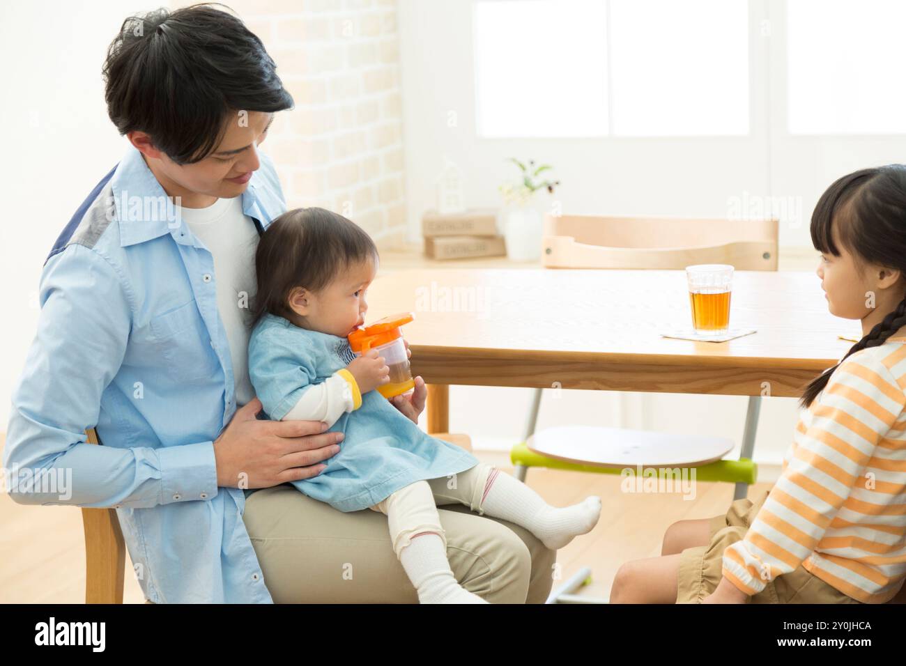 Family three talking over tea hi-res stock photography and images - Alamy