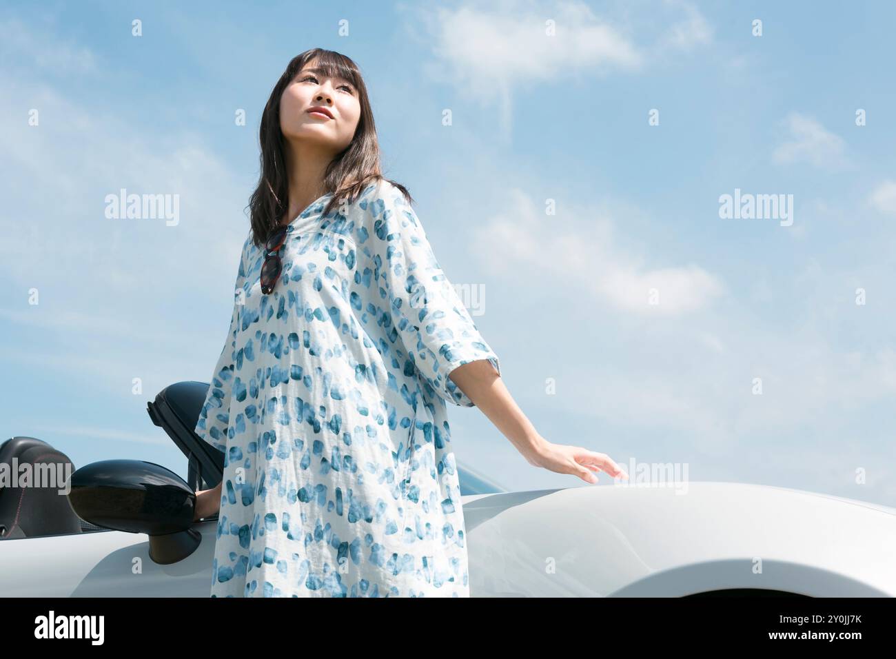 Woman standing by car Stock Photo - Alamy