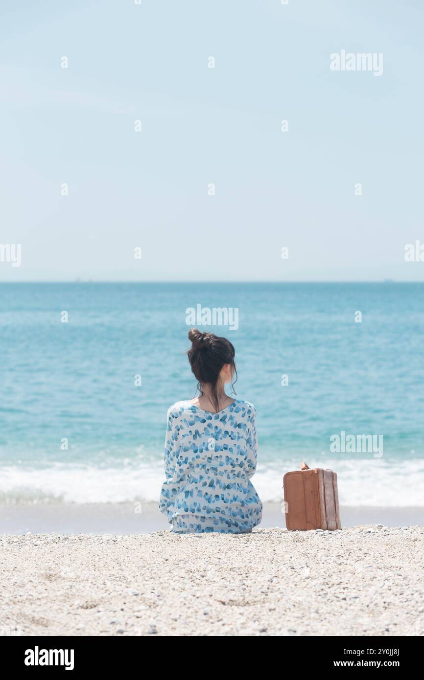 Woman looking back on sandy hi-res stock photography and images - Alamy