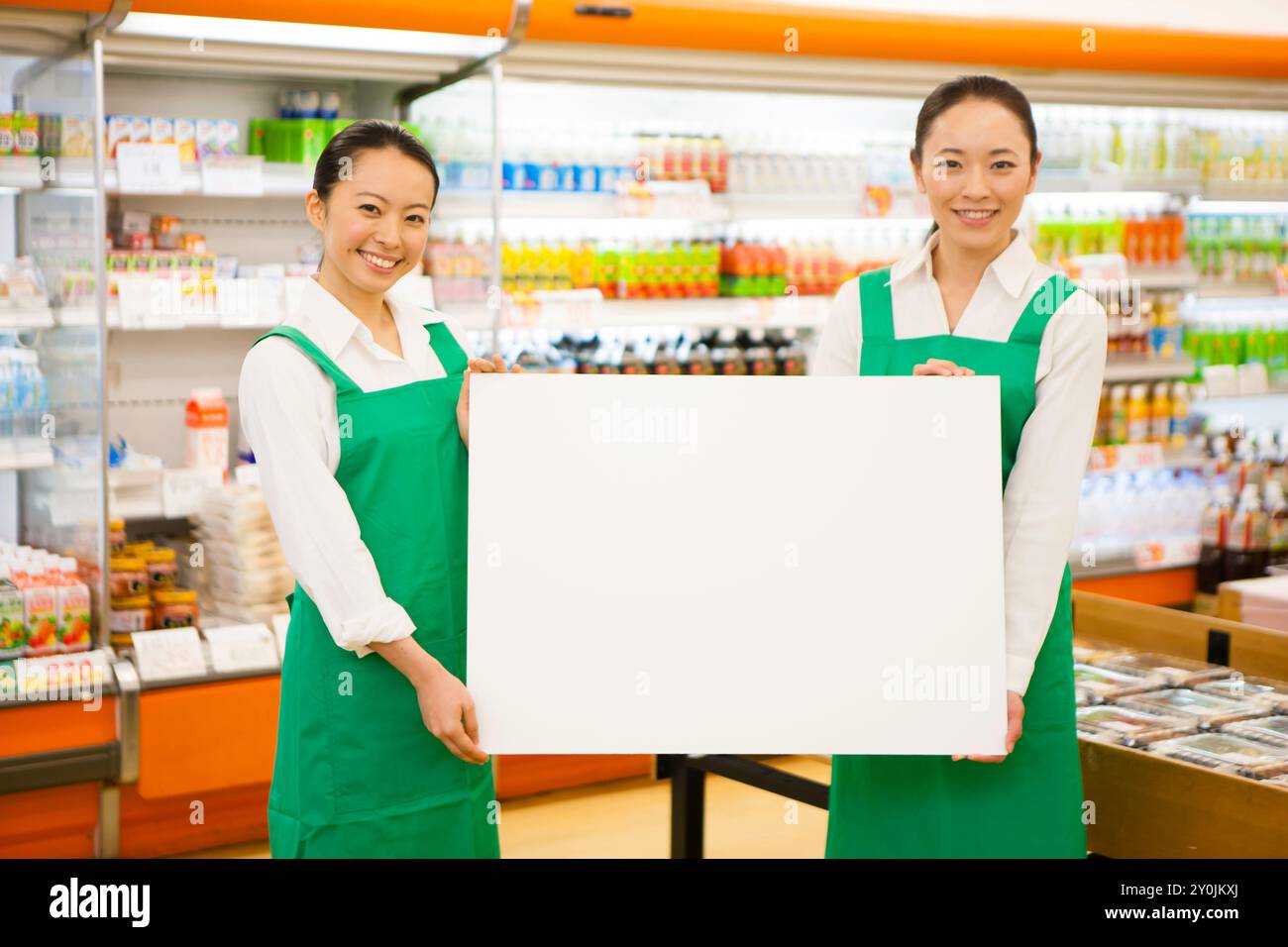Staff supermarket hi-res stock photography and images - Alamy