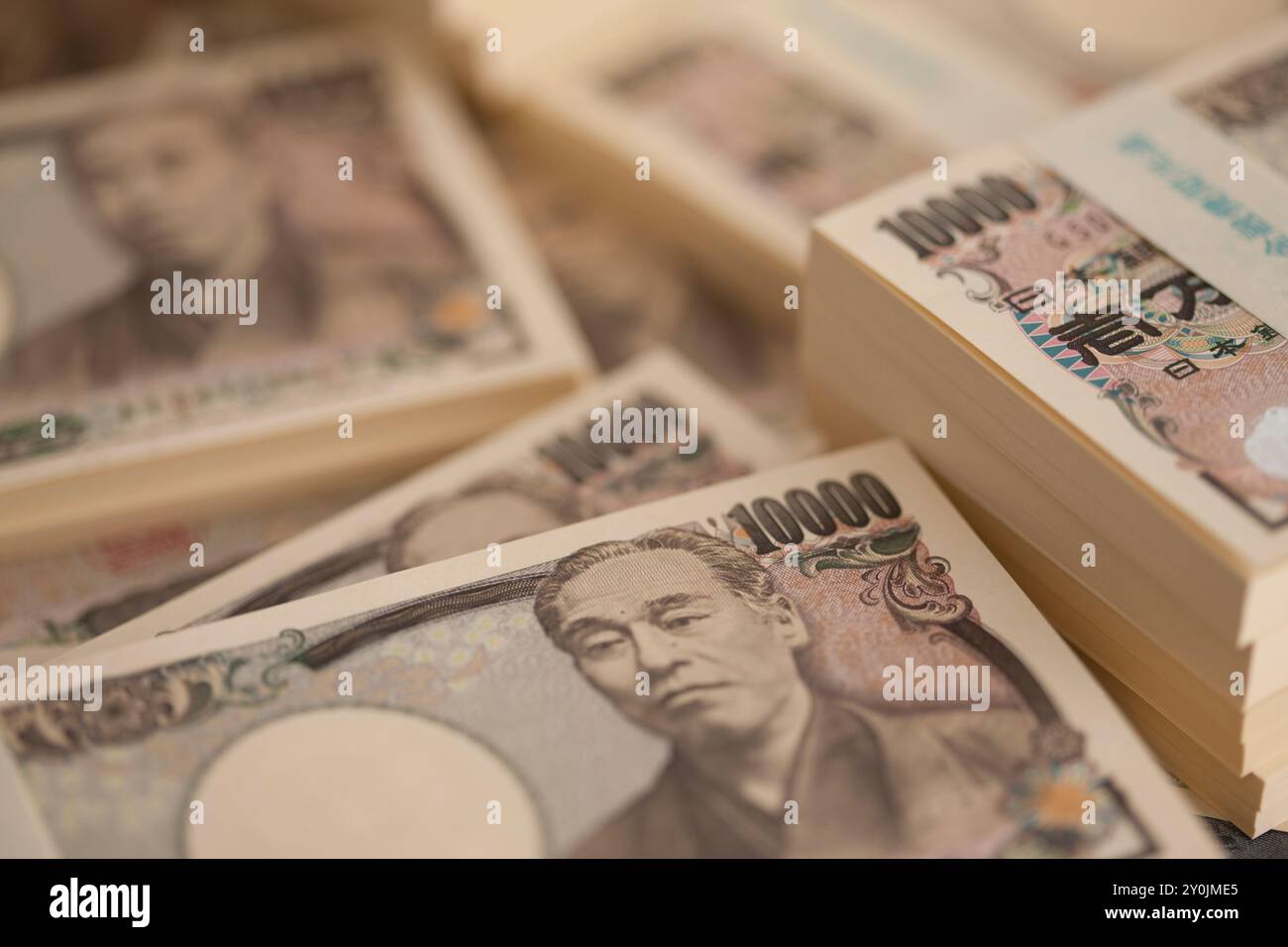 Wad of ten thousand yen notes Stock Photo - Alamy