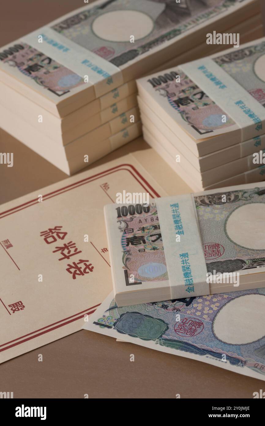 Pay envelope hi-res stock photography and images - Alamy