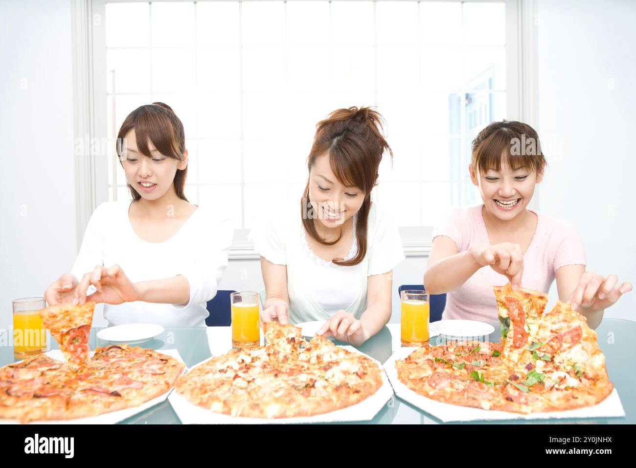 Group people eating food hi-res stock photography and images - Alamy