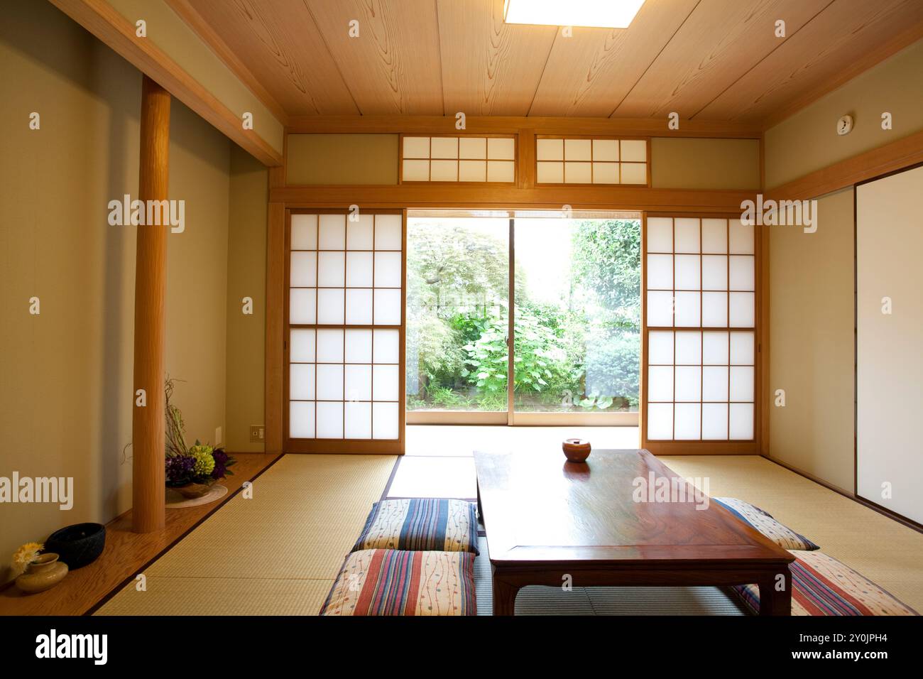 Japanese style room hi-res stock photography and images - Alamy