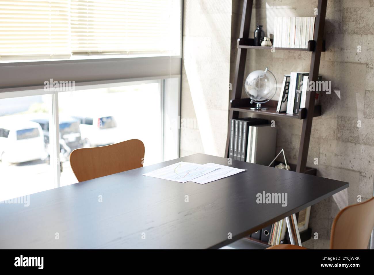 Her desk black hi-res stock photography and images - Alamy