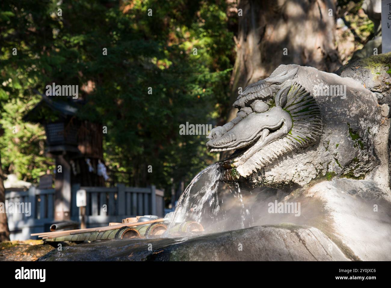 Suwa Taisha Shimosha Autumn shrine Goshinto Stock Photo - Alamy