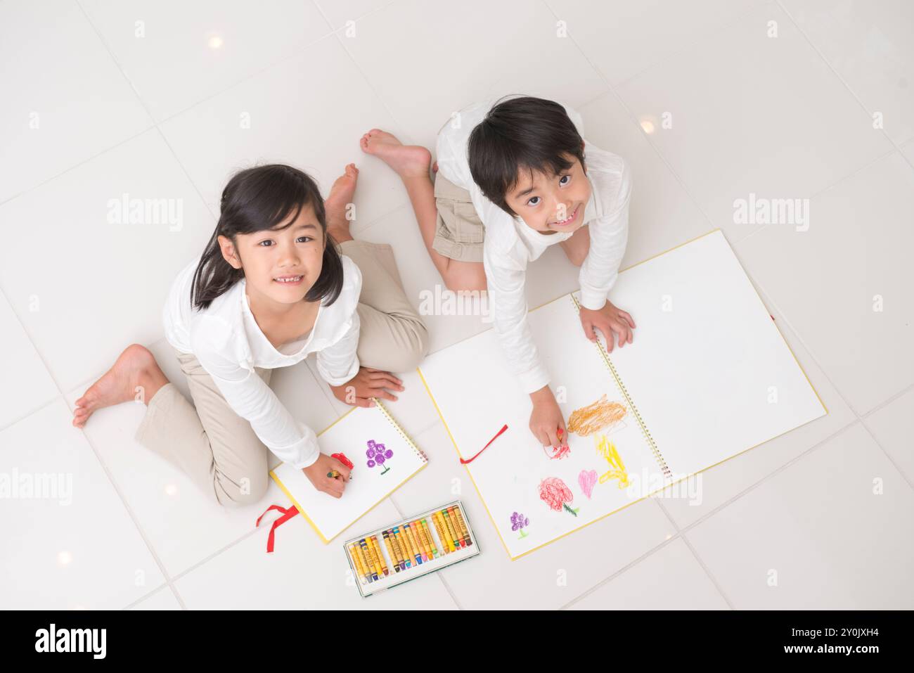 Male and female children drawing Stock Photo - Alamy