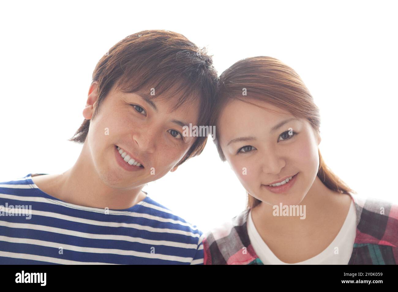 Japanese couple smiling Stock Photo - Alamy