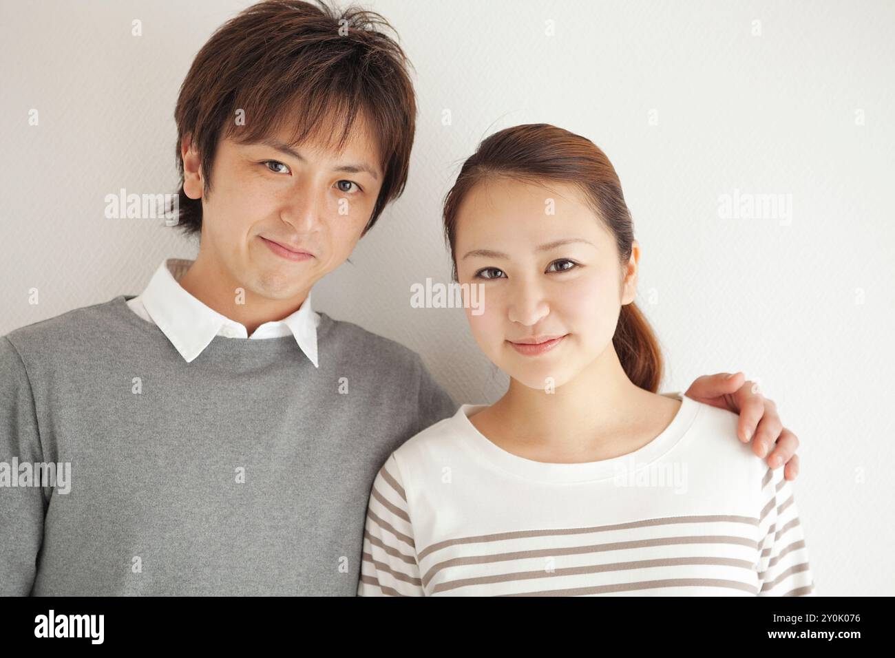 Japanese couple cuddling Stock Photo - Alamy