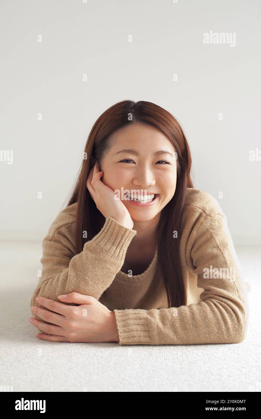 Japanese woman smiling Stock Photo - Alamy