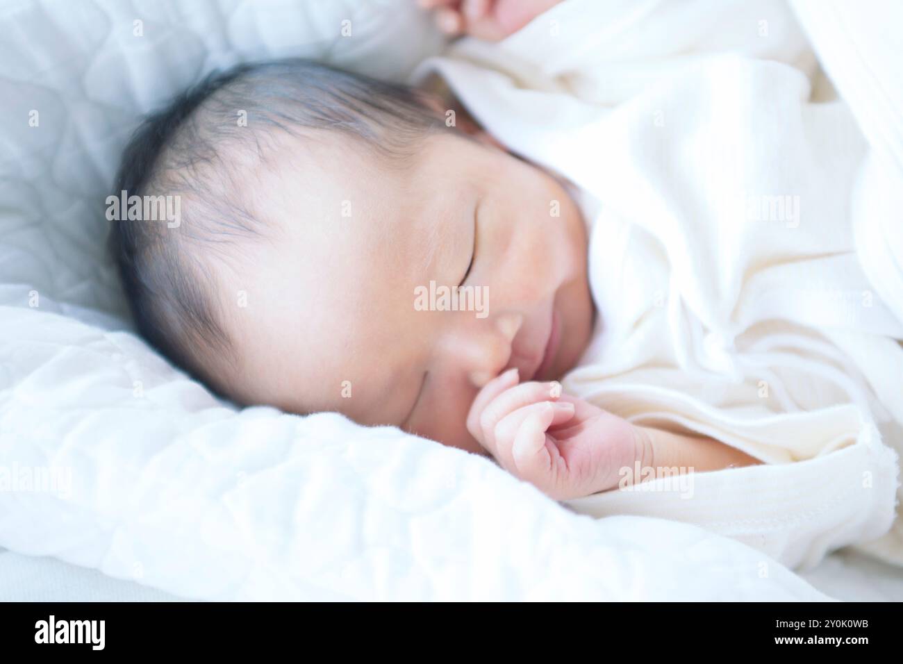 Sleeping human eye hi-res stock photography and images - Alamy
