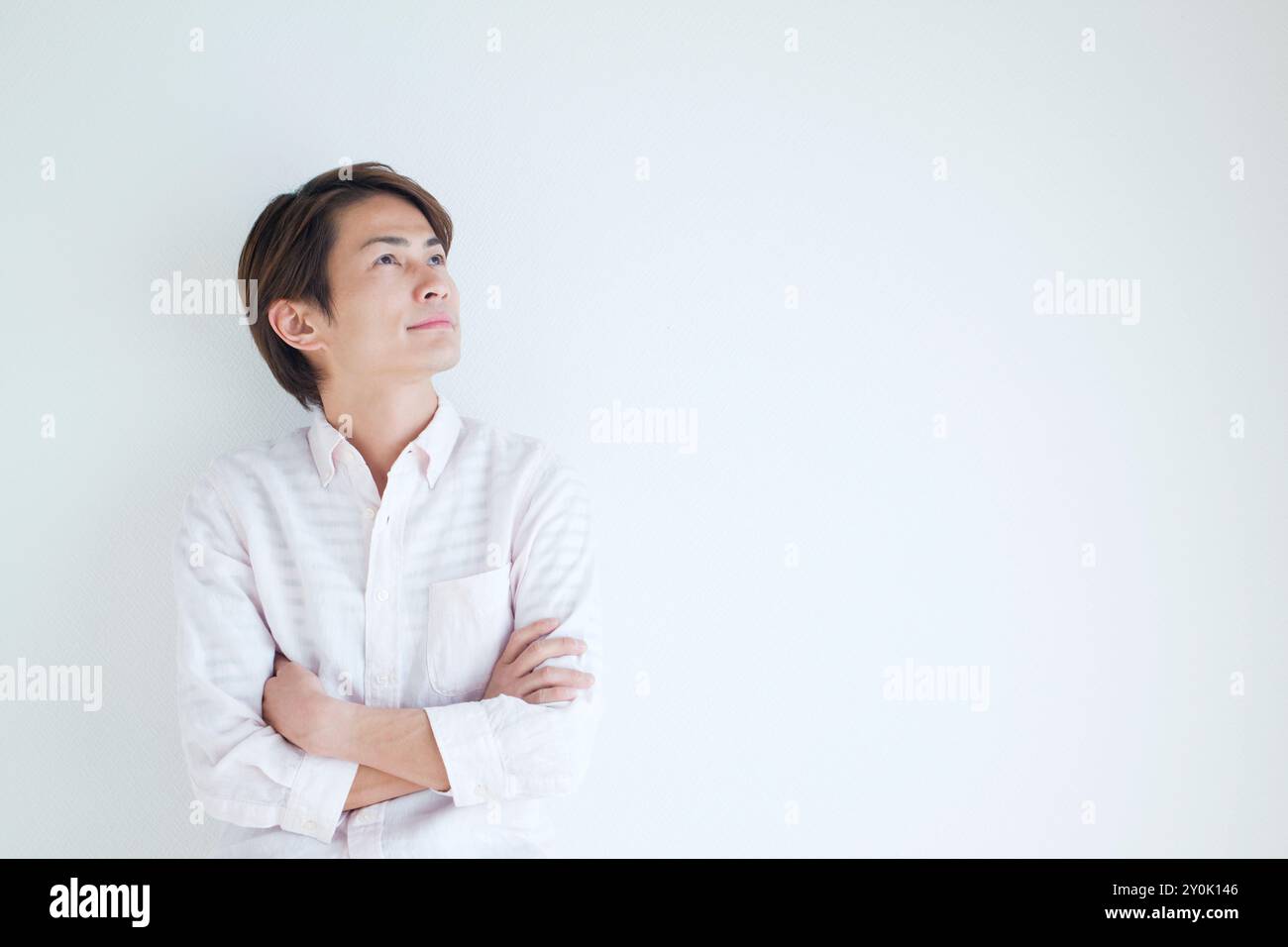 Man looking upward hi-res stock photography and images - Alamy