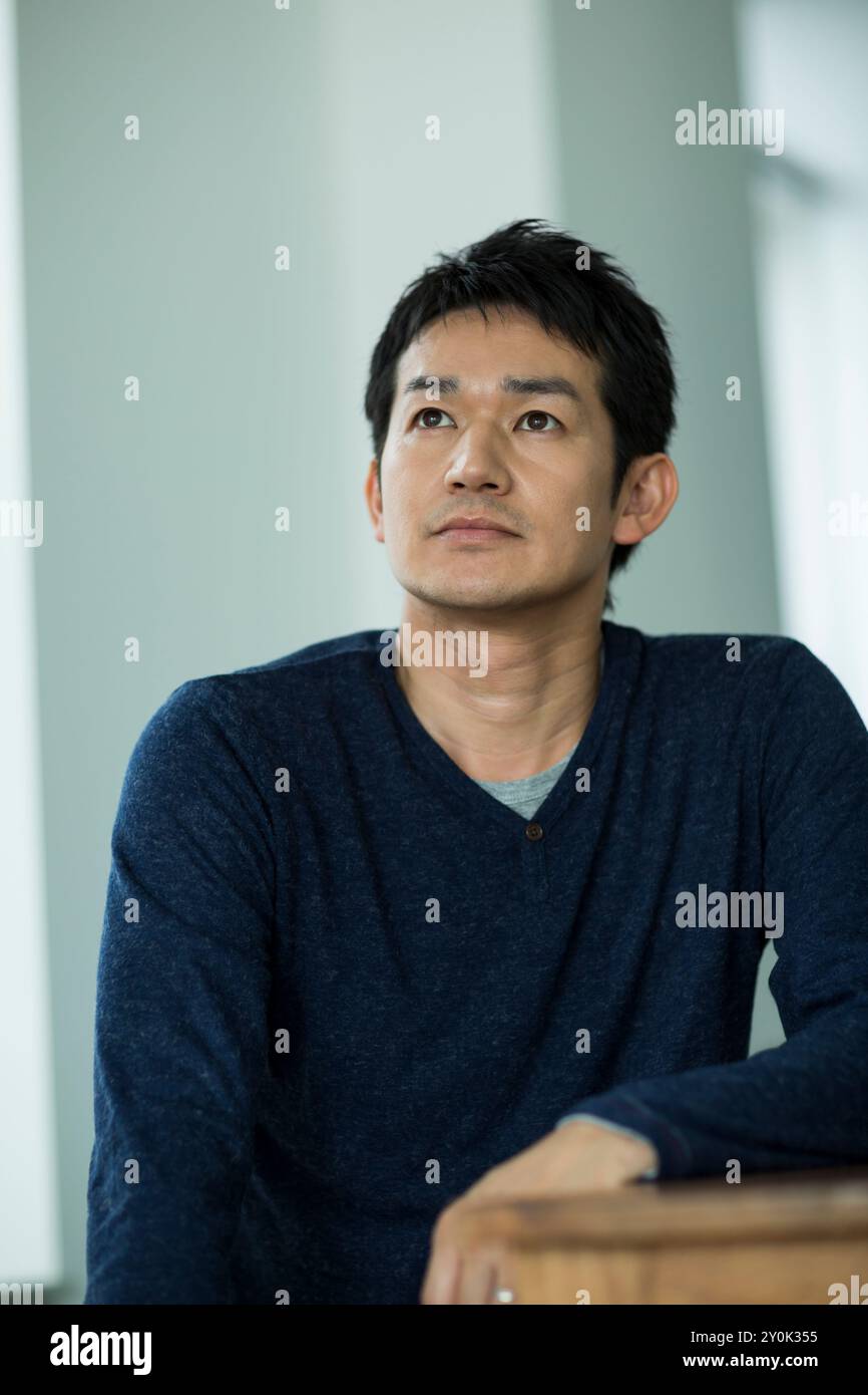 Man looking up Stock Photo - Alamy