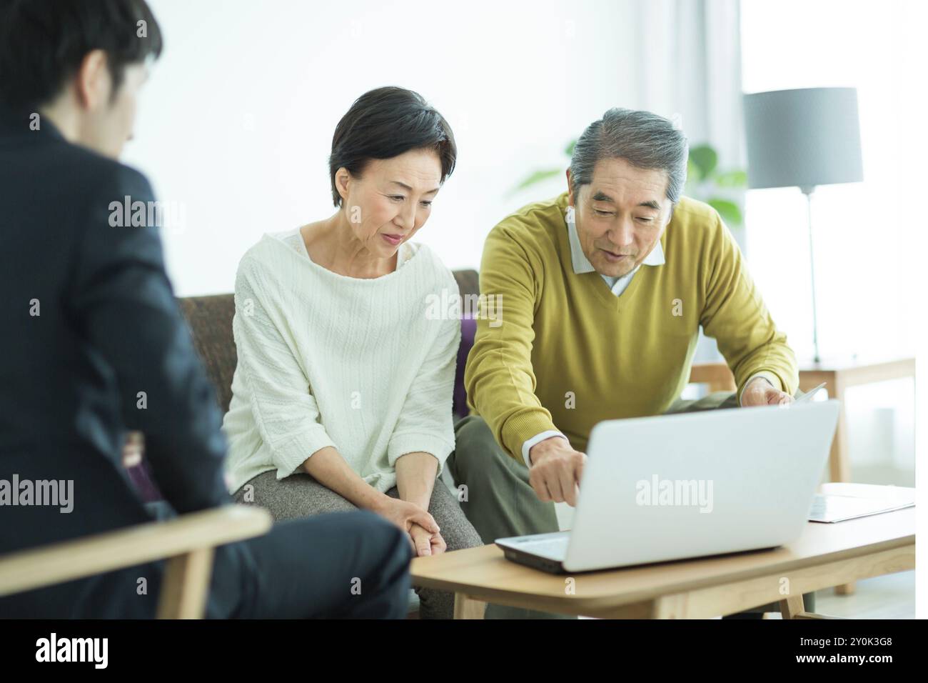 Business woman sitting laptop negotiating hi-res stock photography and ...