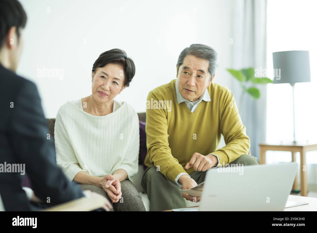 Back negotiating hi-res stock photography and images - Alamy