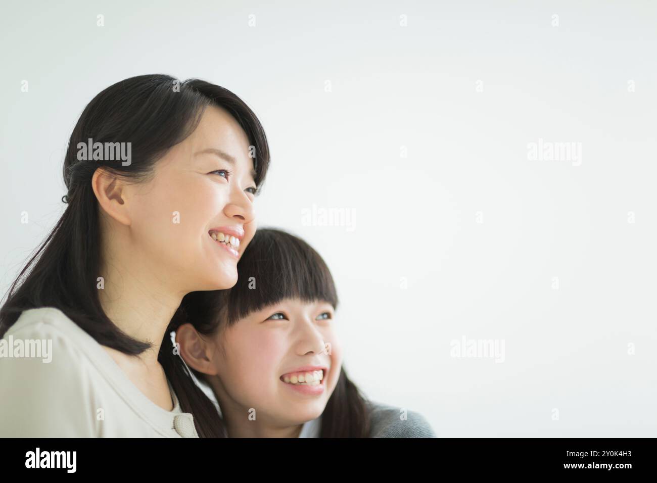 Smiling mother and daughter Stock Photo - Alamy